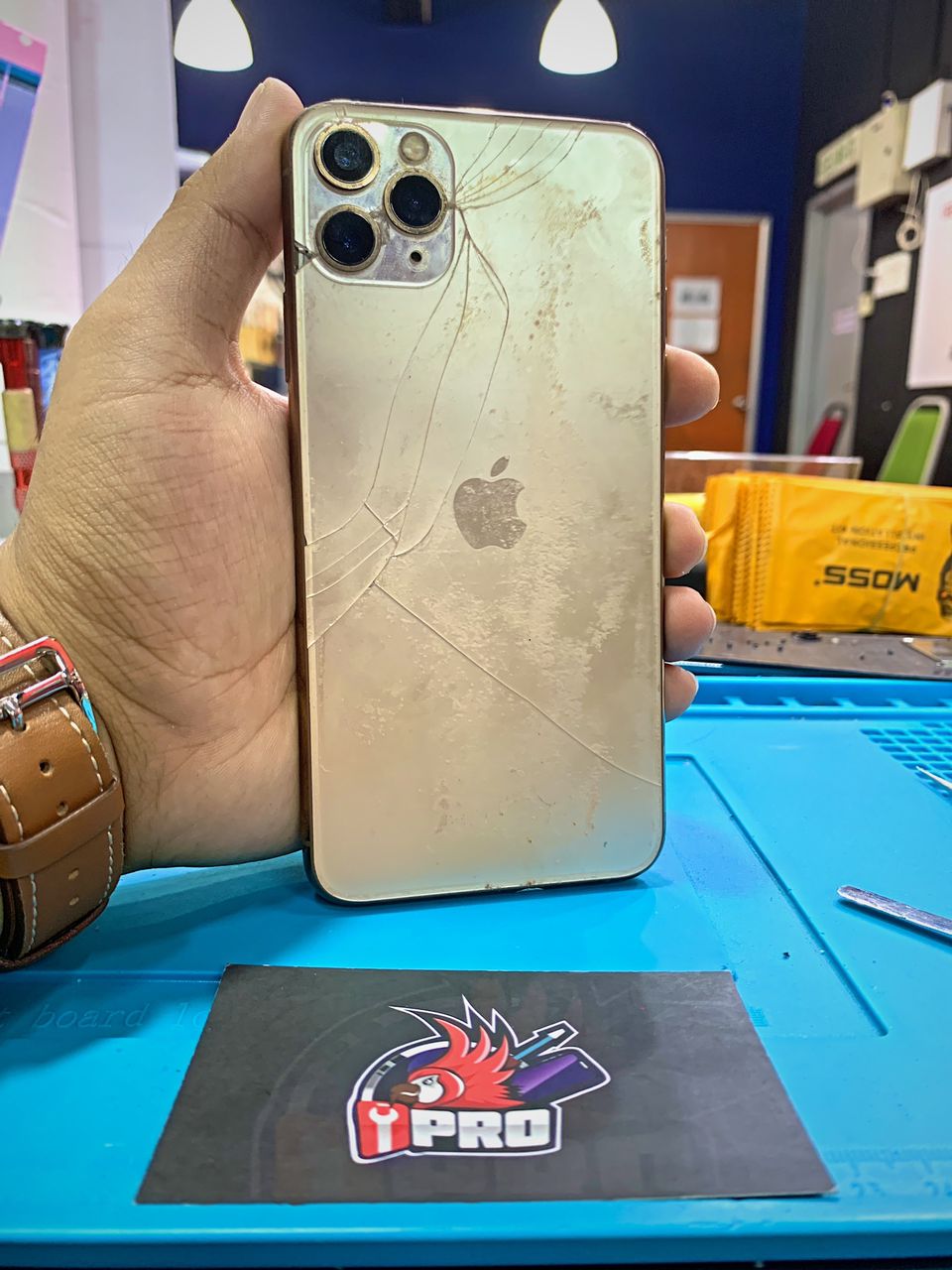 Tukar Backglass Retak iPhone 11 Pro Max Di KL - iPro Ampang