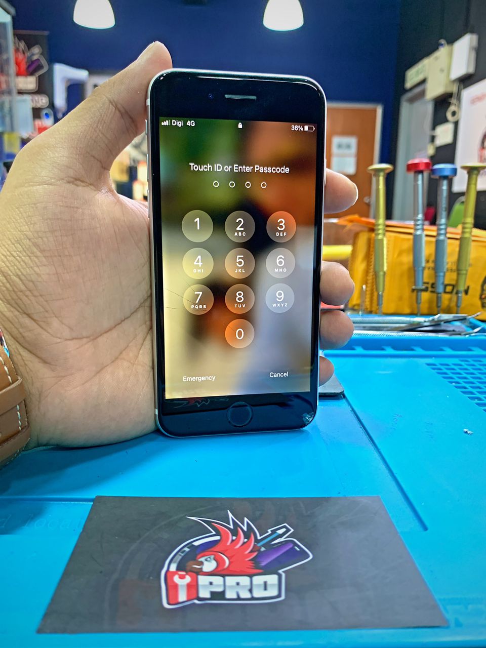 Tukar Skrin Retak iPhone SE 2 Di KL - iPro Ampang